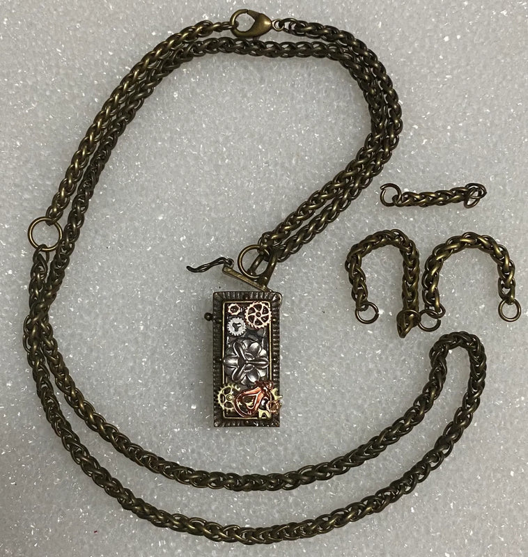 Steampunk Pendant and Heavy Chain| Gems & Minerals Rock